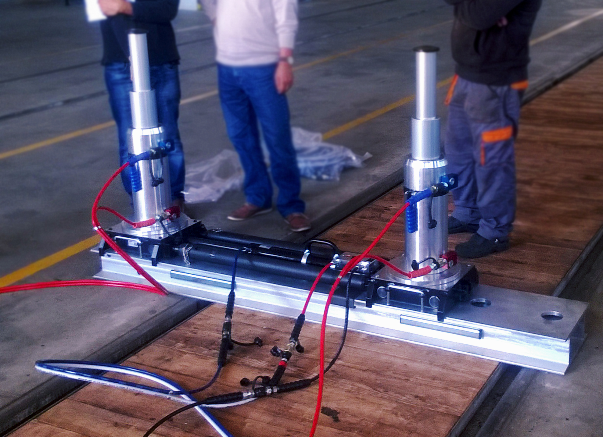 LUKAS hydraulic re-railing equipment